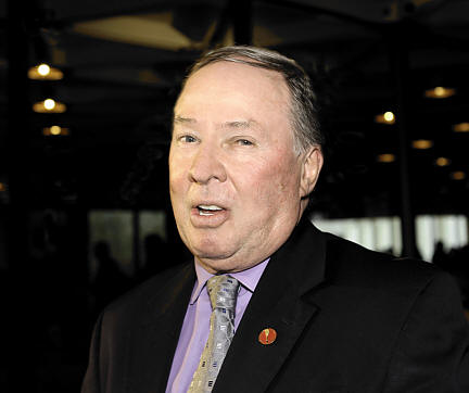 Selfie of the Month: Sen. Jim Munchkin – Frank Magazine